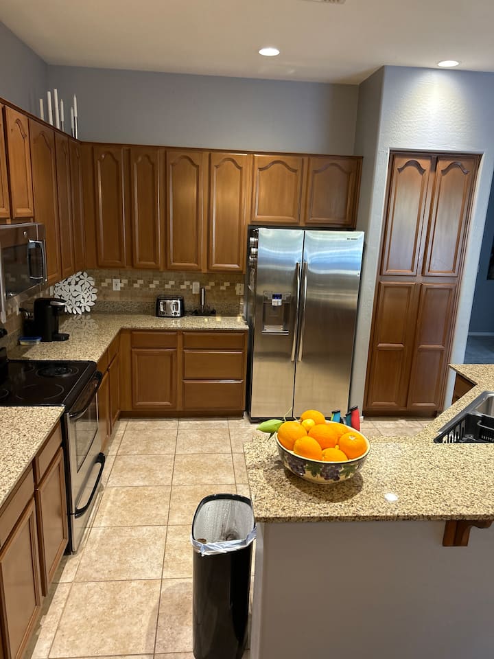 Spacious And 1 Mile To Stadium - Glendale, AZ