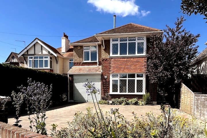 Coastal Home Near Beaches & River, Private Parking - Bournemouth