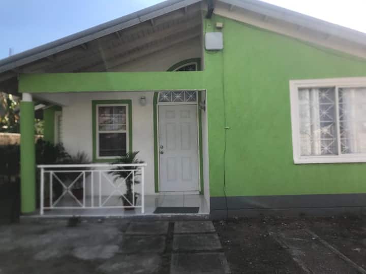 Polly Dreams Vacation Home. - Jamaica