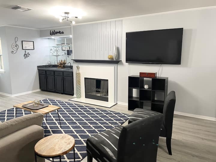 Comfortable And Quiet, Spacious Condo Gated Comm. - San Antonio, TX