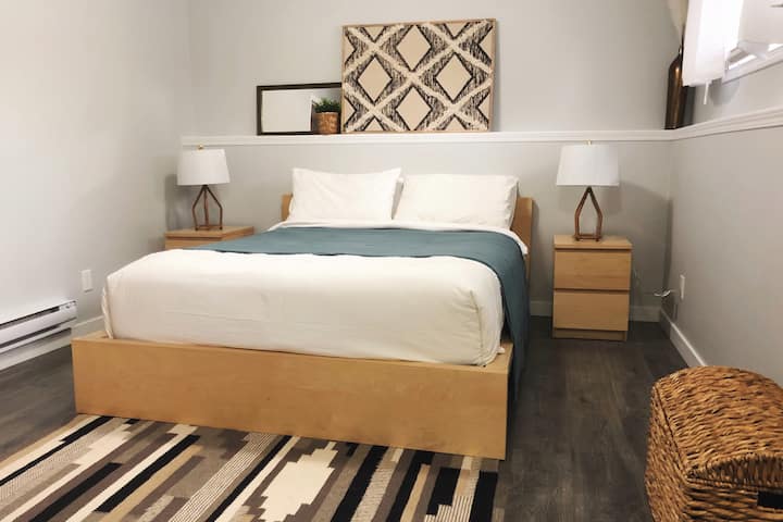 Peaceful Oasis W/ Netflix, Disney+, & Prime - Red Deer