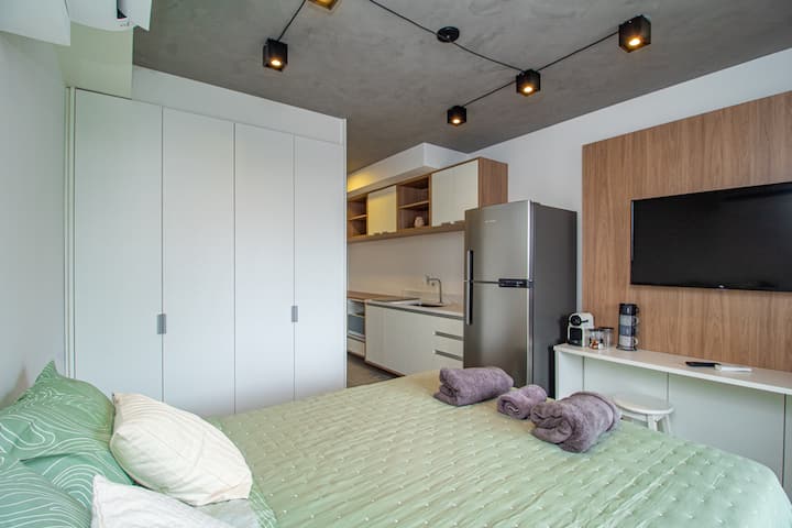 Lume 73b - Studio Novo, Cama Queen, Ac, Tv, Wi-fi - Santo Amaro