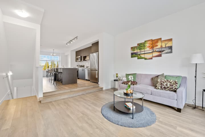 Brand New 4bd Modern Townhouse! - Surrey