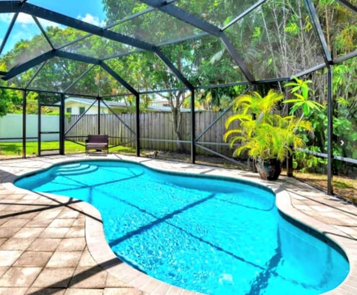 Waterfront Paradise With Heated Pool & Jacuzzi - Fort Lauderdale, FL