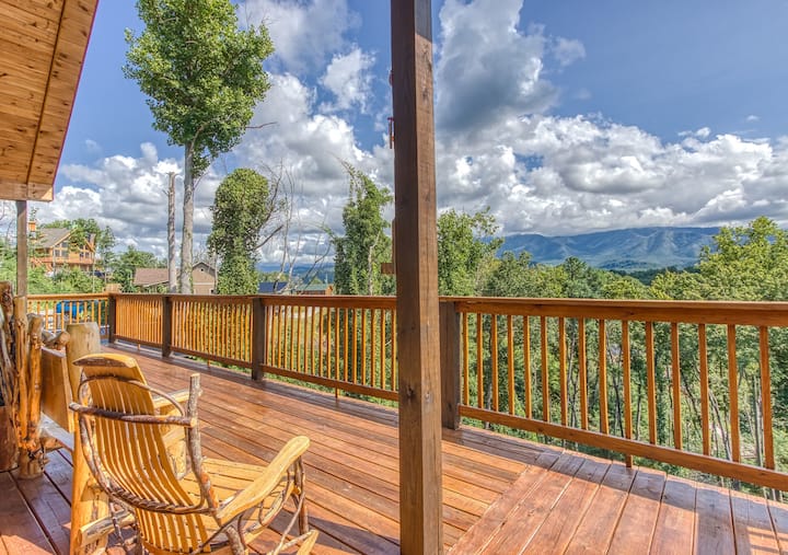 Lux Cabin, Views, Game Room, Hot Tub, Theater! - Gatlinburg, TN
