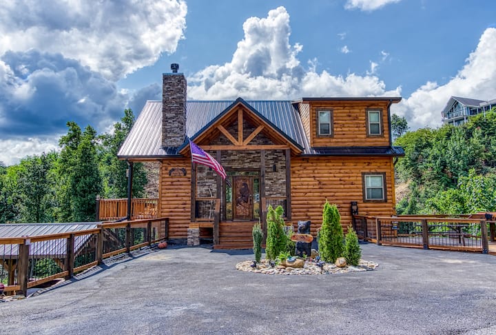 Lux Cabin, Views, Game Room, Hot Tub, Theater! - Gatlinburg, TN