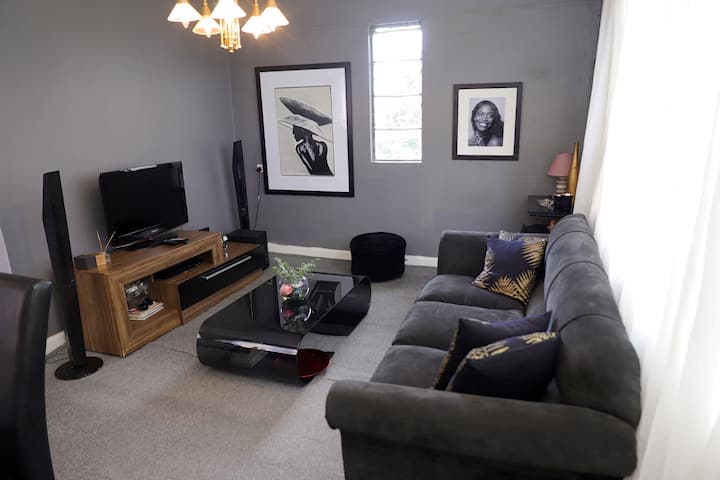 Cosy And Quaint 1 Bedroom Apartment In Westlands - Nairobi