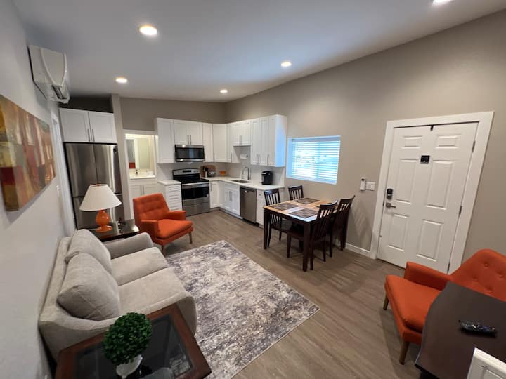 Modern & Serene 2-bedroom Retreat · Brighton 3 - Brighton, CO