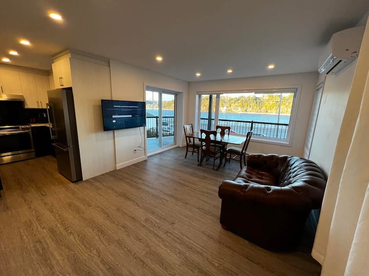 Neuf, Situé, Vue Et Galerie. - Saguenay