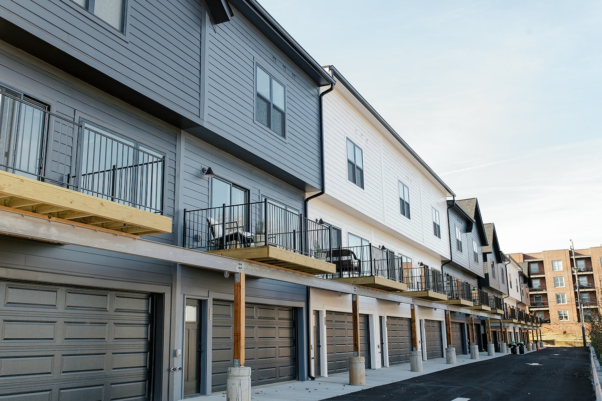 Modern Townhome w/ Garage in Historic Downtown!