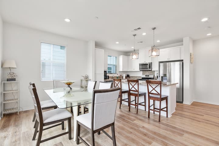 Stunning 3 Bed 2 Bath Imperial Beach House 2 Car - Coronado, CA