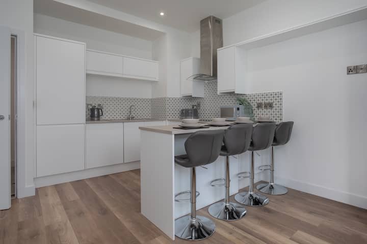 New Release Central Avenue Apt-1 - Belfast