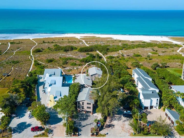 Beachfront 180-degree View, Walk To Village! - Siesta Key, FL