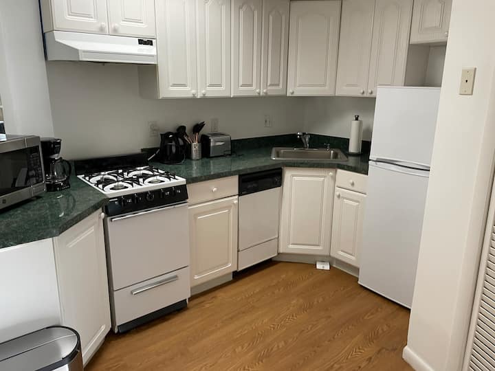 Full Basement Unit With Separate Entrance - Kensington, MD