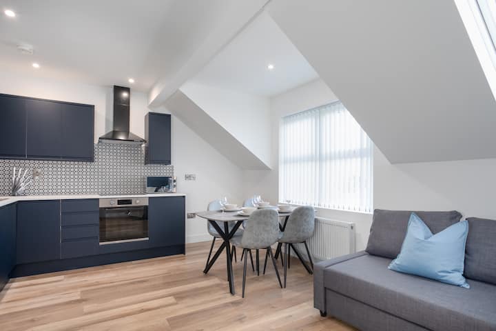 New Release Central Avenue Apt-3 - Belfast