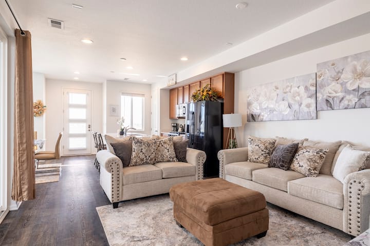 Modern & Comfy Haven By Airport - Denver Airport (DEN)