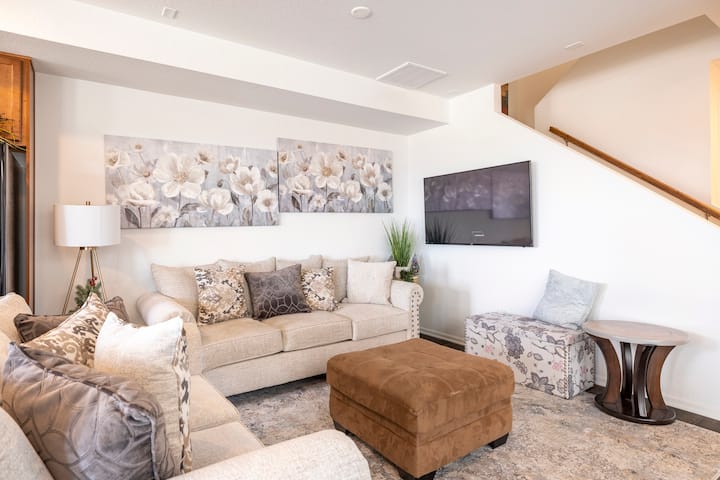 Relaxing Family Getaway Near Dia ~ Garage Parking! - Denver Airport (DEN)