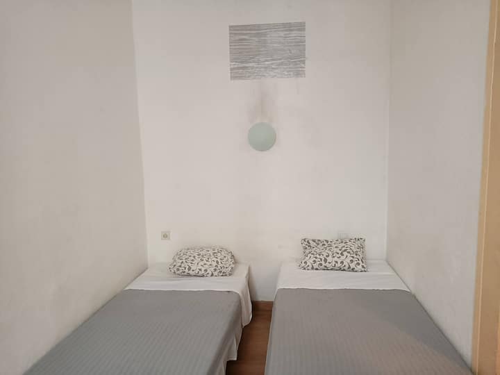 Twin Room Inside Bathroom Share - Barcelona