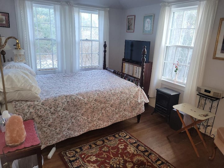 Stay In Mansion White Room - Newburyport, MA