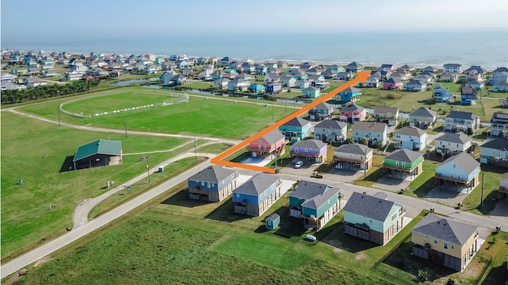 Blue Lobster Lodge For 8 | 5min To Beach Game Deck - Crystal Beach, TX