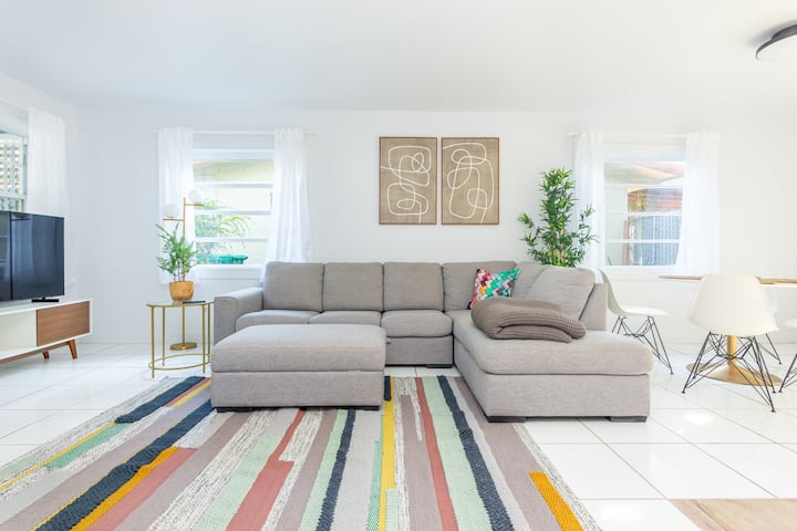 Gorgeous 3 Bed 2 Bath House - Coral Gables, FL