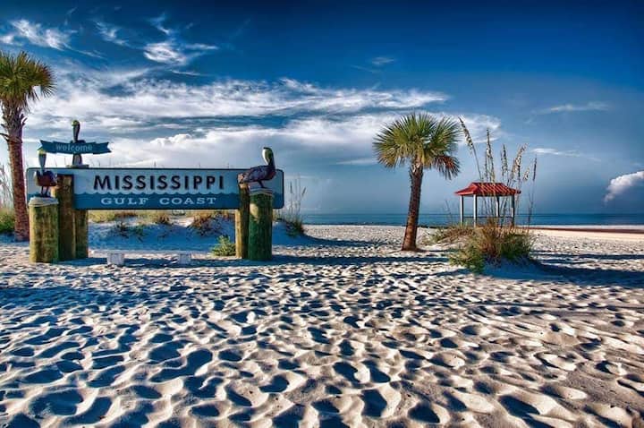 Beach Life Condo 131. Pools! Beach! Casinos! Fun! - Biloxi, MS