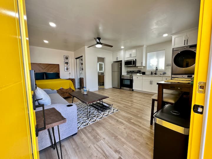 Airy Studio W/ Modern Amenities Near L.a. Beaches - Inglewood, CA