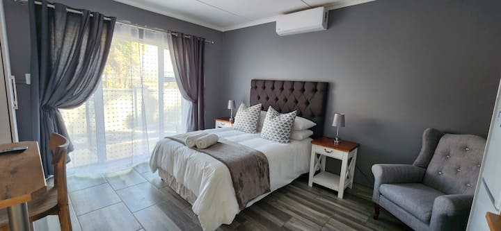 Modern Open Plan Unit - Despatch