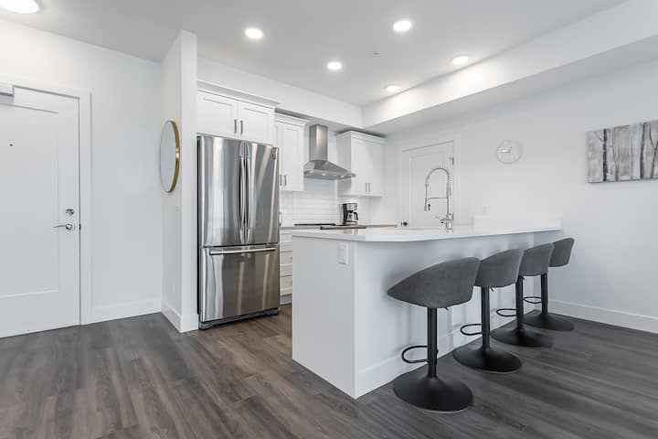 Elegant And Fully Furnished - Abbotsford