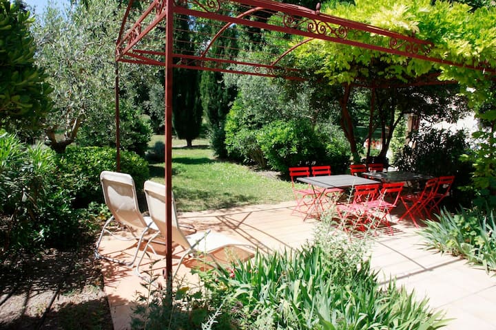 Gîte • Réattu • 4 Personnes - Bellegarde