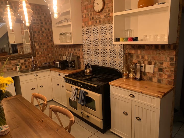 Space & Luxury - A Unique Mix Of Modern & Vintage - Randburg