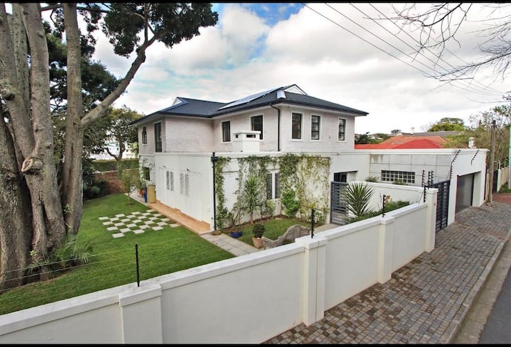 Spacious Family Home. Great Location! - Claremont