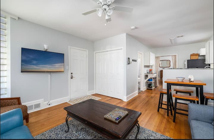 Renovated King | Walk Downtown & Baptist Hospital! - Winston-Salem, NC