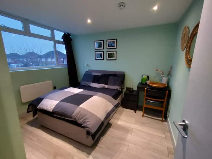 Letzi Private En-suite, Near Heathrow Airport T3 - Hayes