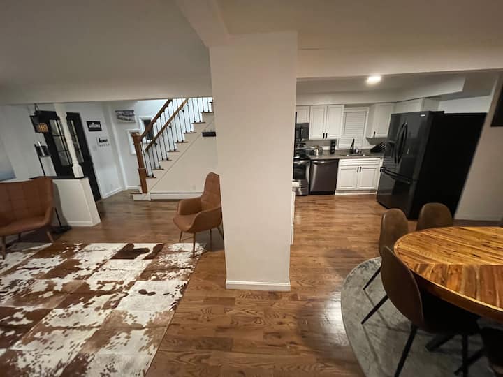 Stylish Mountain Getaway - Rutland, VT