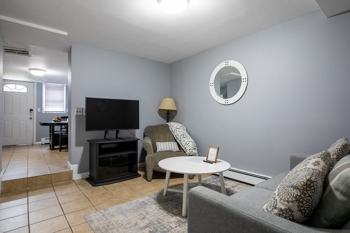 Cozy Room In 2 Bed 1 Bath Airbnb - Stamford, CT