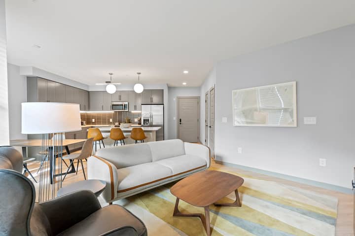 1 Bedroom Apartment + Den | Placemakr Columbia - Columbia, MD