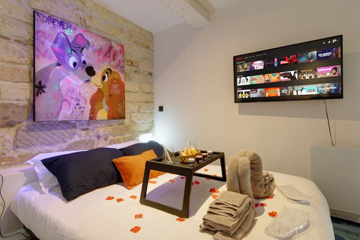 Suite Romantique - Centre Historique, Jacuzzi,wifi - Montpellier