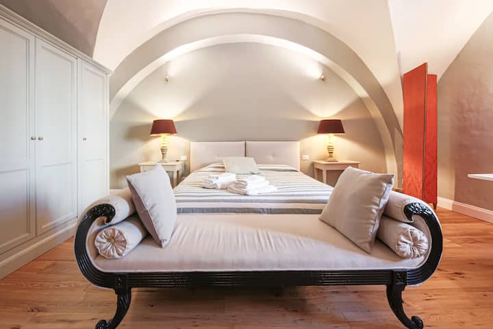 Newly Renovated. Old Abbey Brought Back To Life. - Florence