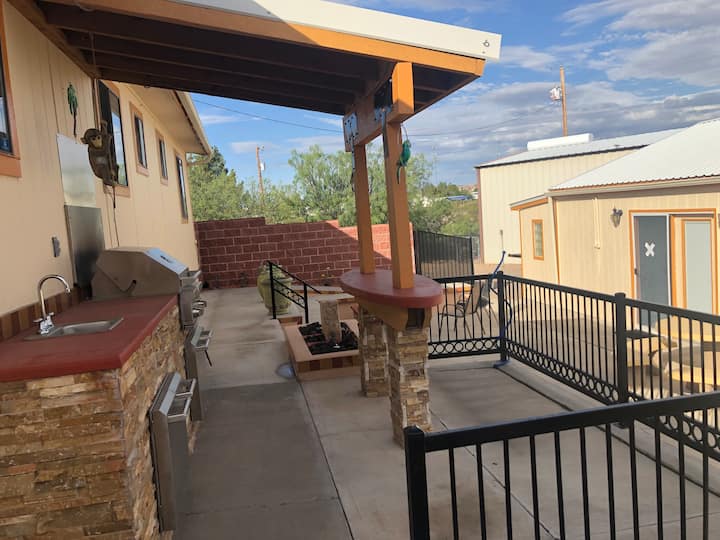 Spacious House And Patio With Lakeview! - Truth or Consequences, NM