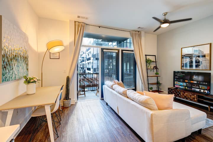 Broadway Bliss Bungalow - Downtown Nashville Condo - Nashville, TN