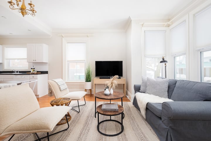 The Logan | 7 Bedrooms | Heart Of Picton - Picton