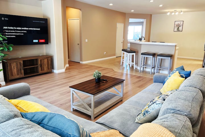 Weekly 10% Off | Spacious Modernly Decorated House - Victorville, CA