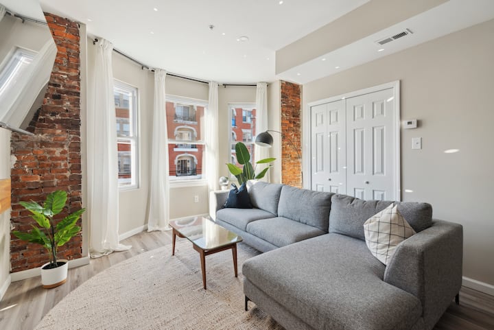 Charming Row Home Apt In West Philly Your Getaway! - Ardmore, PA