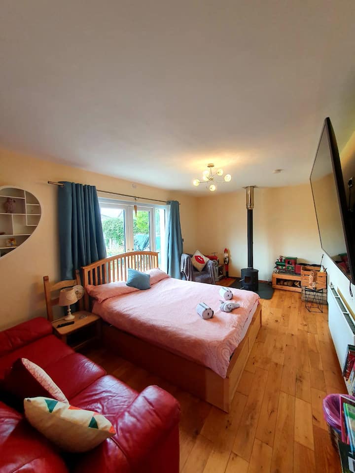 9 Manor Way (Homestay) - Carmarthen
