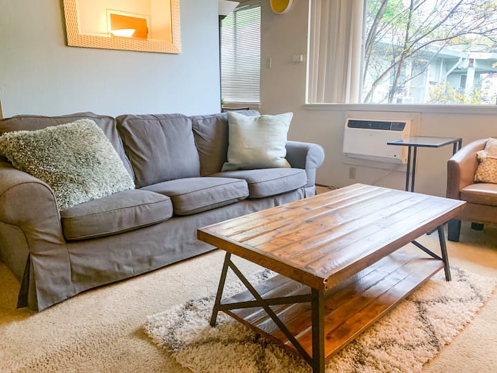 2 Bdrm, Office Space  & Parking In Hip Midtown! - Sacramento, CA