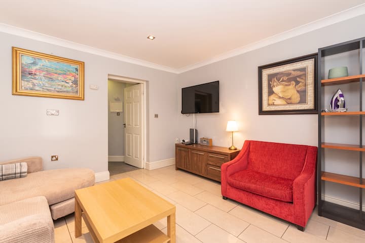 Stylish 2-bed House In Dublin 4 - Dublin