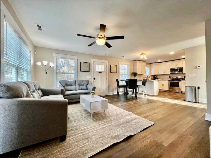 Modern 3br New Build | King Bed + Roku Tvs - Dallas, NC