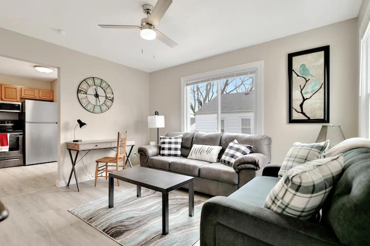Amazing 2 Bedroom, Pet Friendly Home In Quiet Area - Mount Zion, IL