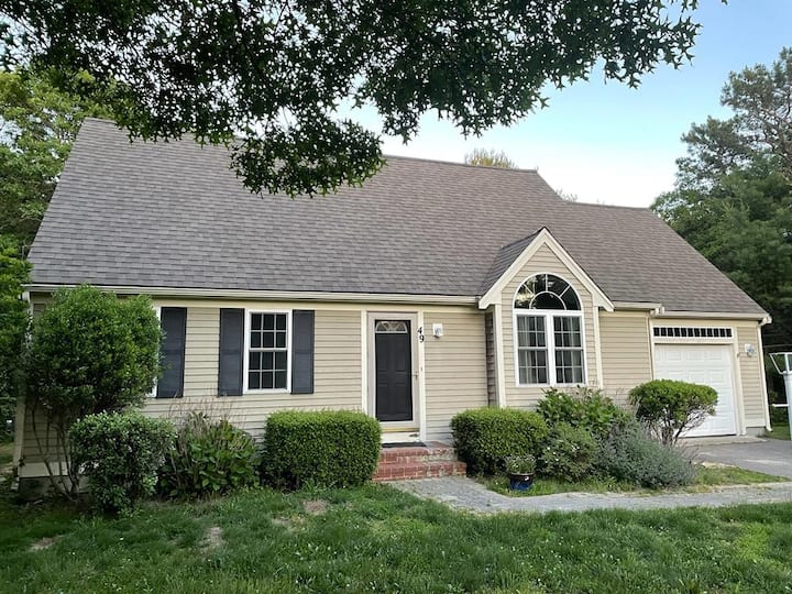Home In Falmouth ~ 5 Min Drive To Beach - Falmouth, MA